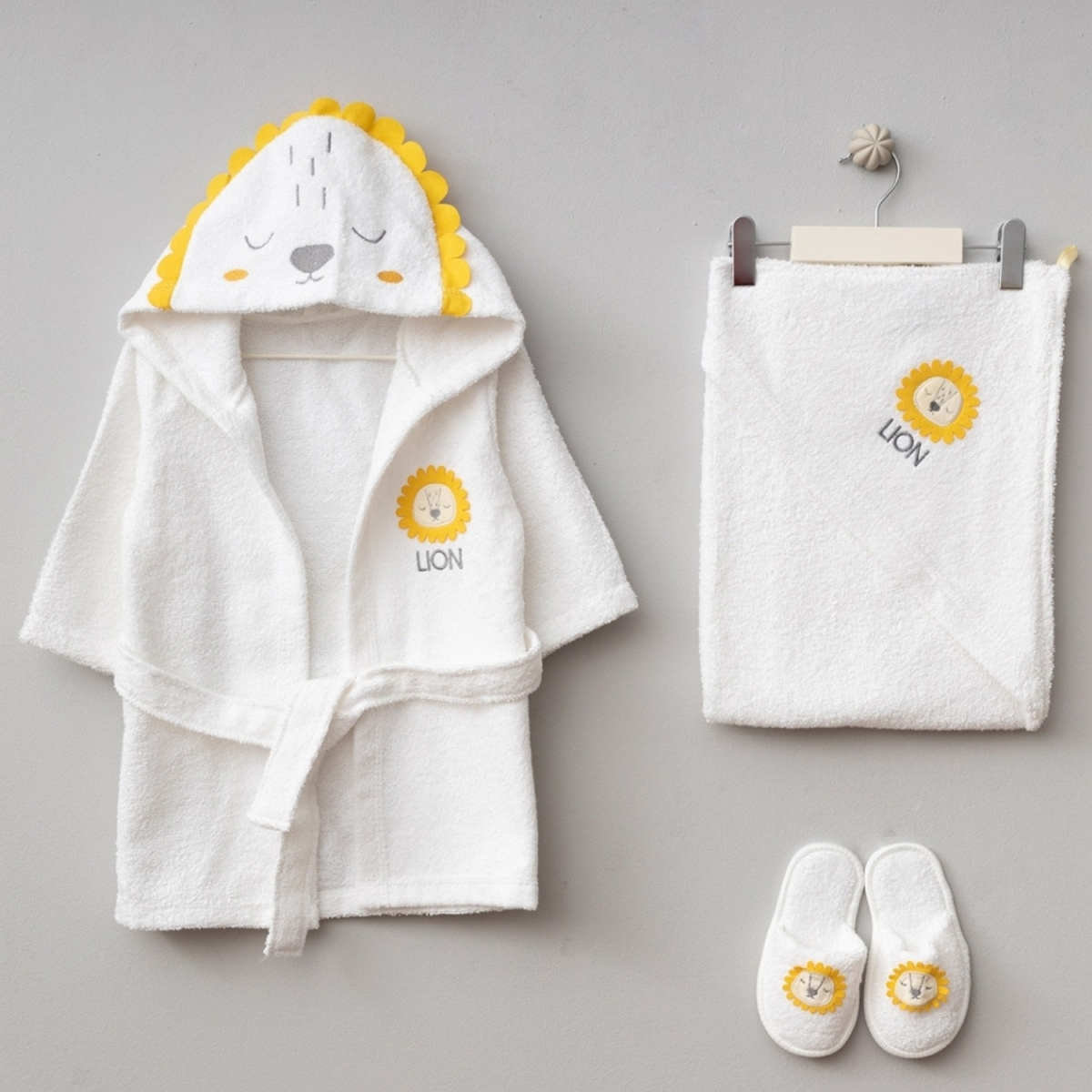 LİON NAKIŞLI HAVLU & BORNOZ & TERLİK SET